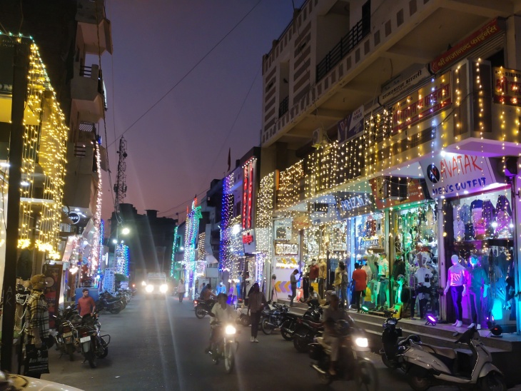 After 2 years of Corona, the markets glow on Deepotsav | कोरोना के 2 ...