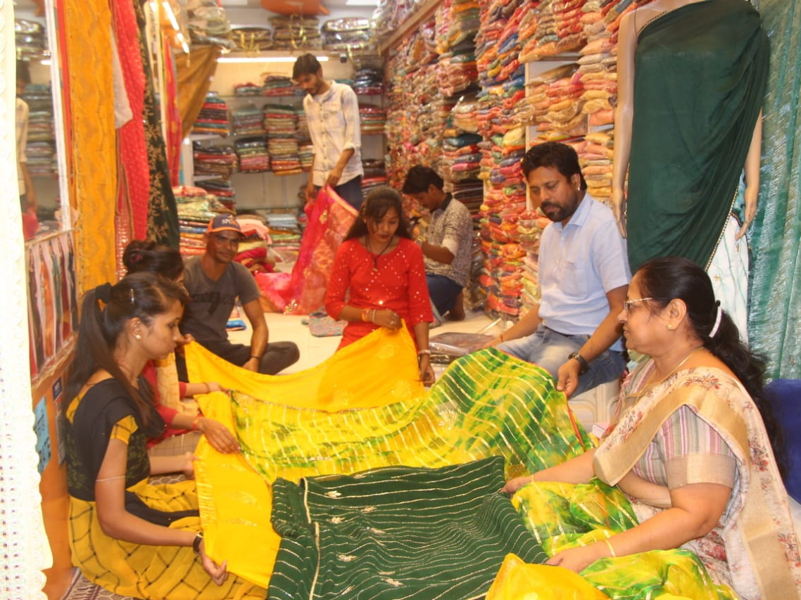Shopping for Goddess worship, Rangoli adorned in the courtyard, shops ...