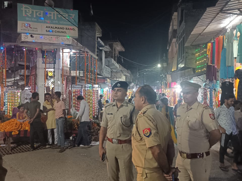 Police filed a report against four, shot for money laundering | मोदीनगर में होटल संचालक को गोली ...