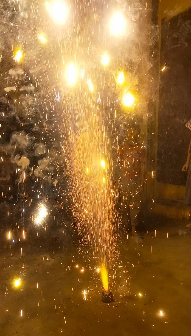 Fireworks lasted till late night, the enthusiasm of making Rangoli was ...