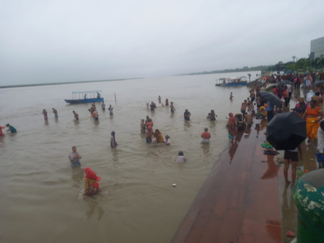 Effect of solar eclipse seen in Anupshahr Devotees did Ganga bath ...