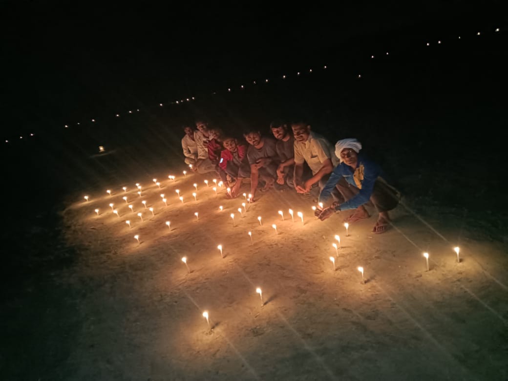 People burst firecrackers, teen's hand burnt with firecrackers ...