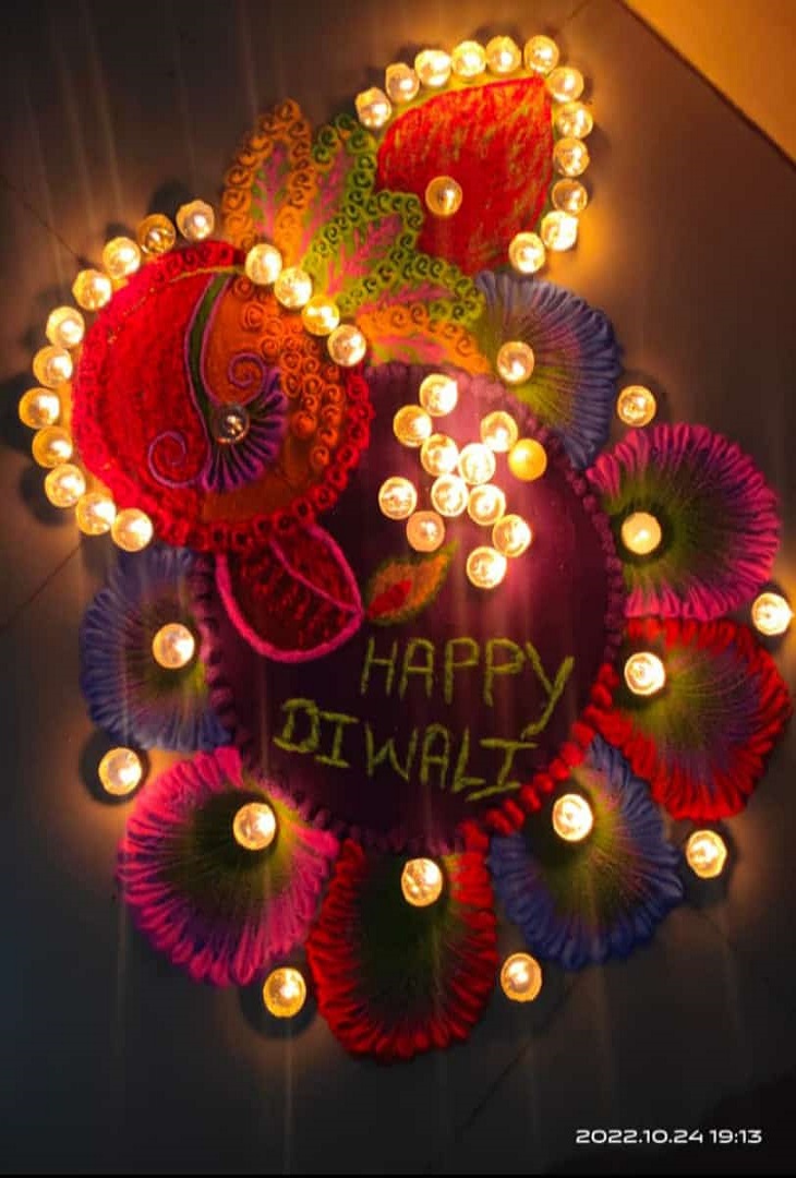 Fireworks lasted till late night, the enthusiasm of making Rangoli was ...