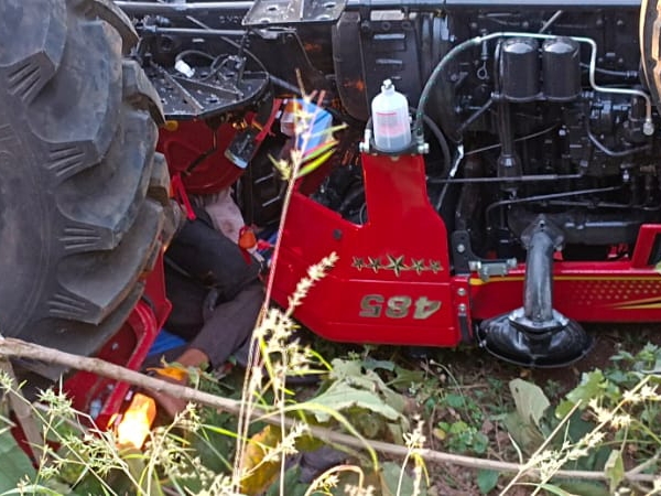 Tractor overturned before reaching home, died; | बड़वानी में नए ...