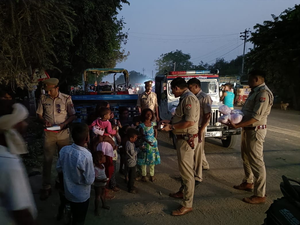 Distributed sweets to children and appealed to help the poor | शमशाबाद ...