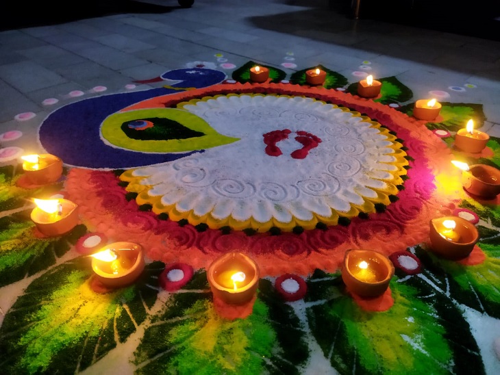 Fireworks lasted till late night, the enthusiasm of making Rangoli was ...
