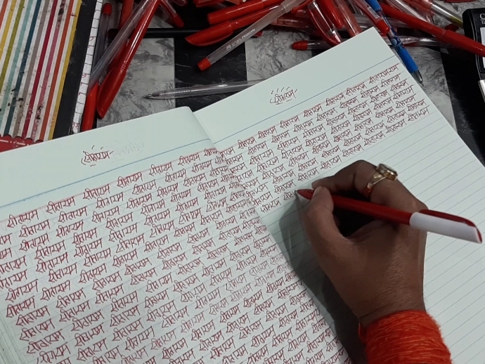 Trader of Sitapur is making record of writing Kailash Sitaram