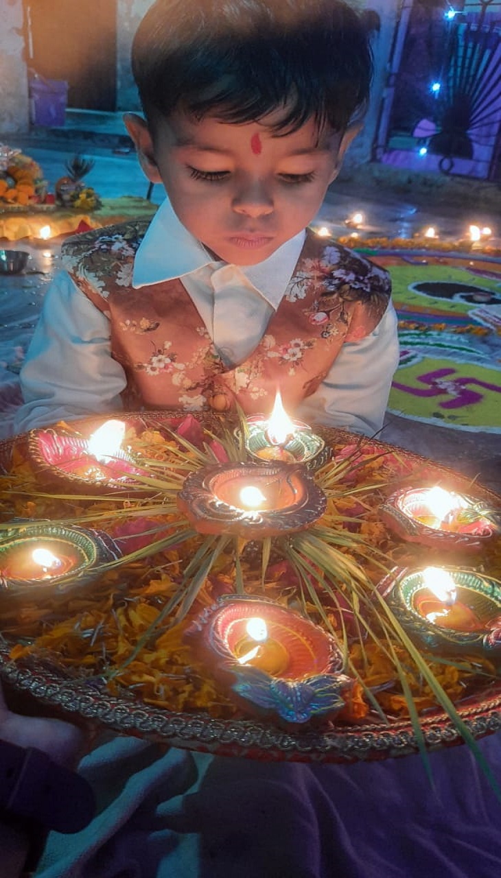 Fireworks lasted till late night, the enthusiasm of making Rangoli was ...