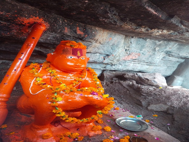Shramdan is reaching Narsingh Dhar Hanuman temple during Diwali ...