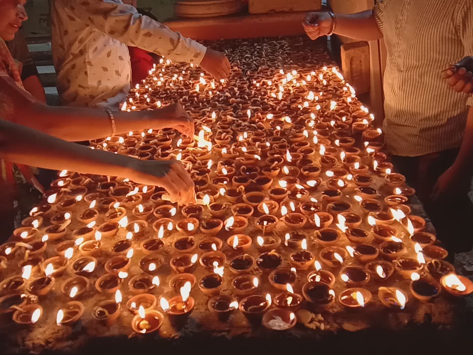 Deepotsav took place at the feet of Maa Raj Rajeshwari, people lit ...