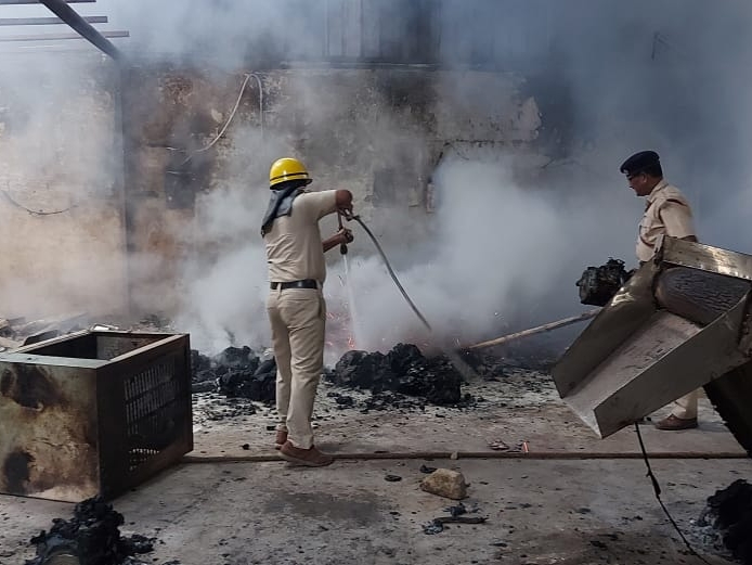 fire in food factory in motihari on the night of diwali, The fire was ...