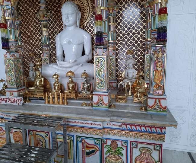 Nirvana Festival of Lord Mahavir was celebrated By offering Laddu ...