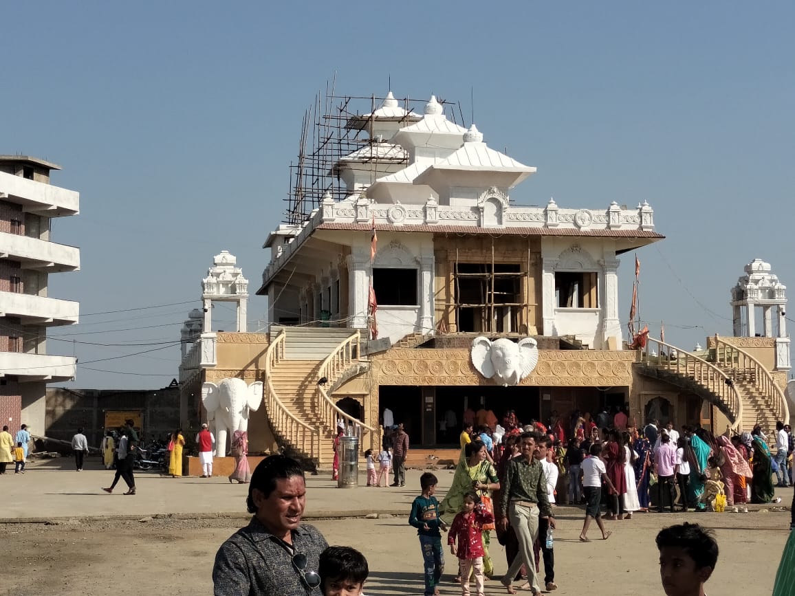 Govardhan mountain is being decorated, Giriraj ji will be decorated ...