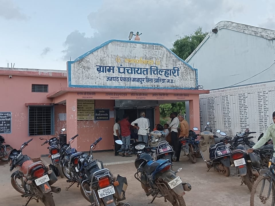 While addressing the general meeting, three villagers thrashed | उमरिया ...