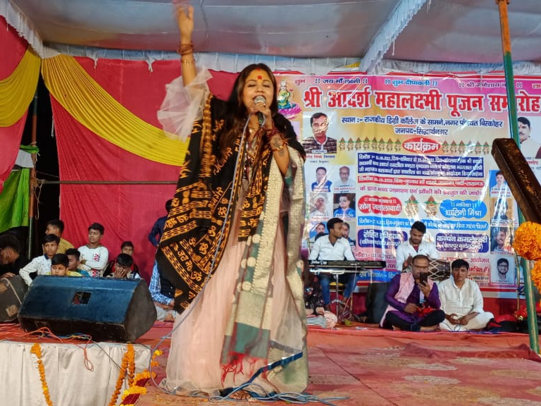 Devotees kept diving all night in Bhakti Sagar, singers tied the knot ...