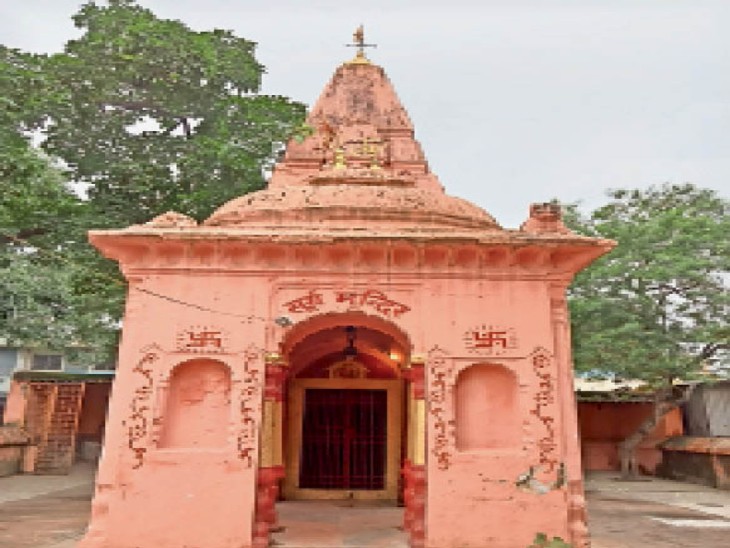 Devotees flock to the 200-year-old Sun temple on Chhath | लोगों की ...