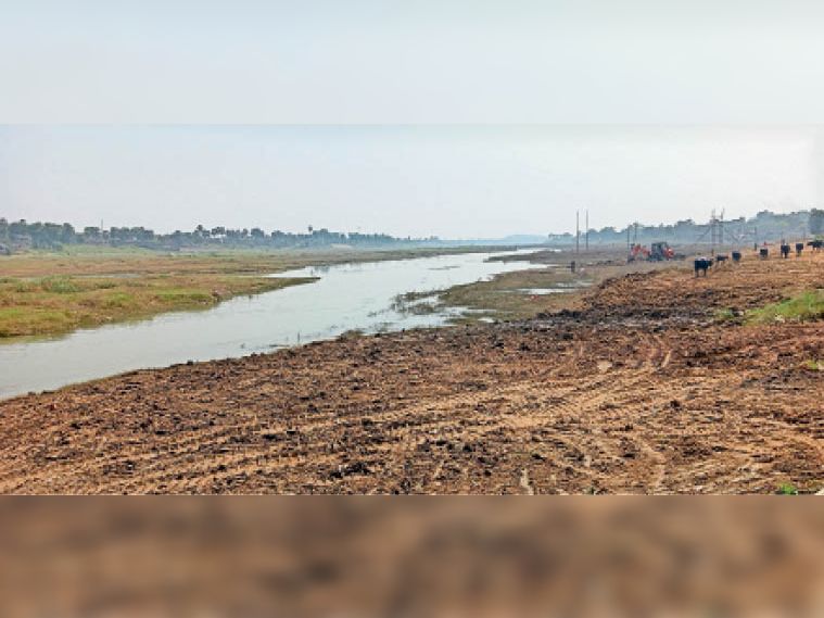 Many ghats located in Kiul river are dangerous, the condition of ghats ...