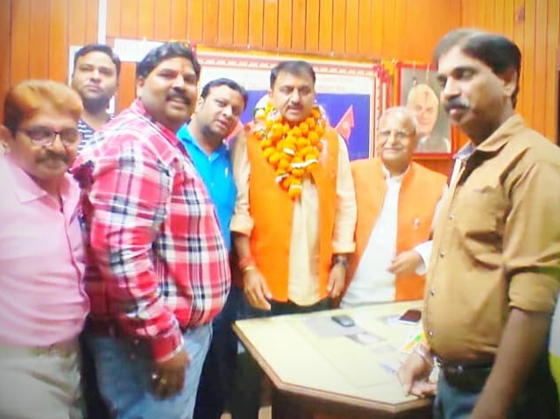 Meeting with workers, discussion on the role of Kayastha brothers in ...