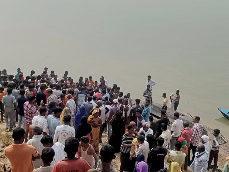 There is an incident of Iradatganj Yamuna Ghat of Ghurpur police ...