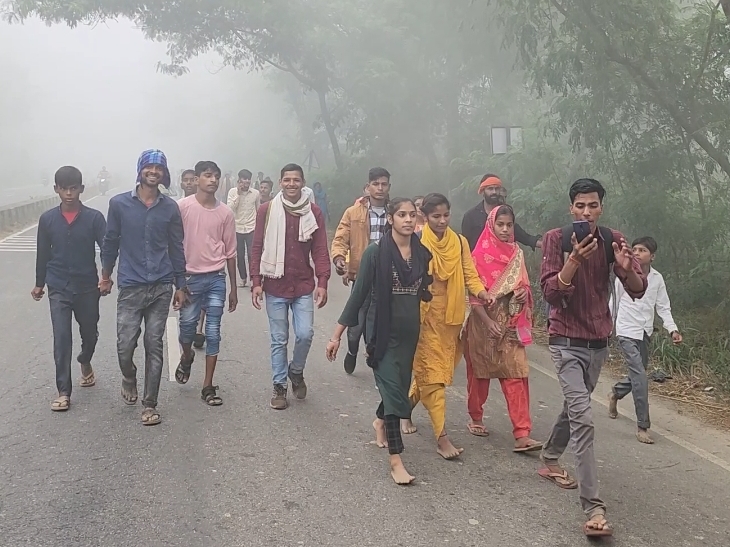 Thousands of devotees attended, youth circumambulated with flags ...