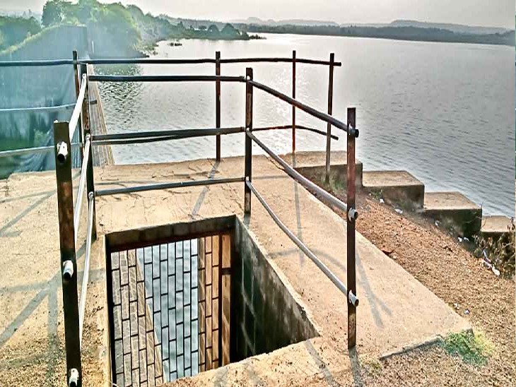 Iron mesh installed on the paths of the overflow valve | सुरक्षा के ...