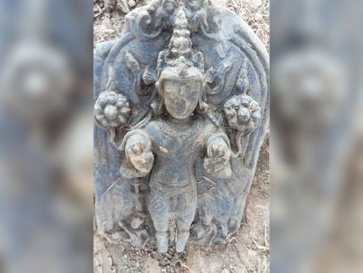 Statue of Sun God found while cleaning puddle | महापर्व छठ: पोखर साफ ...