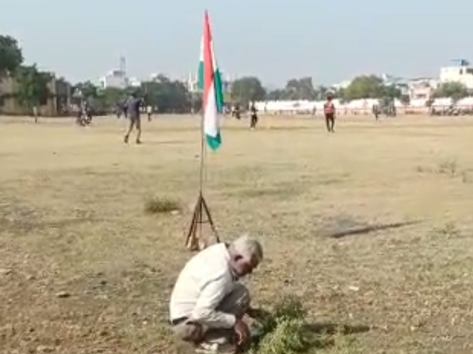 AAP party workers launched cleanliness campaign in number 2 school ...