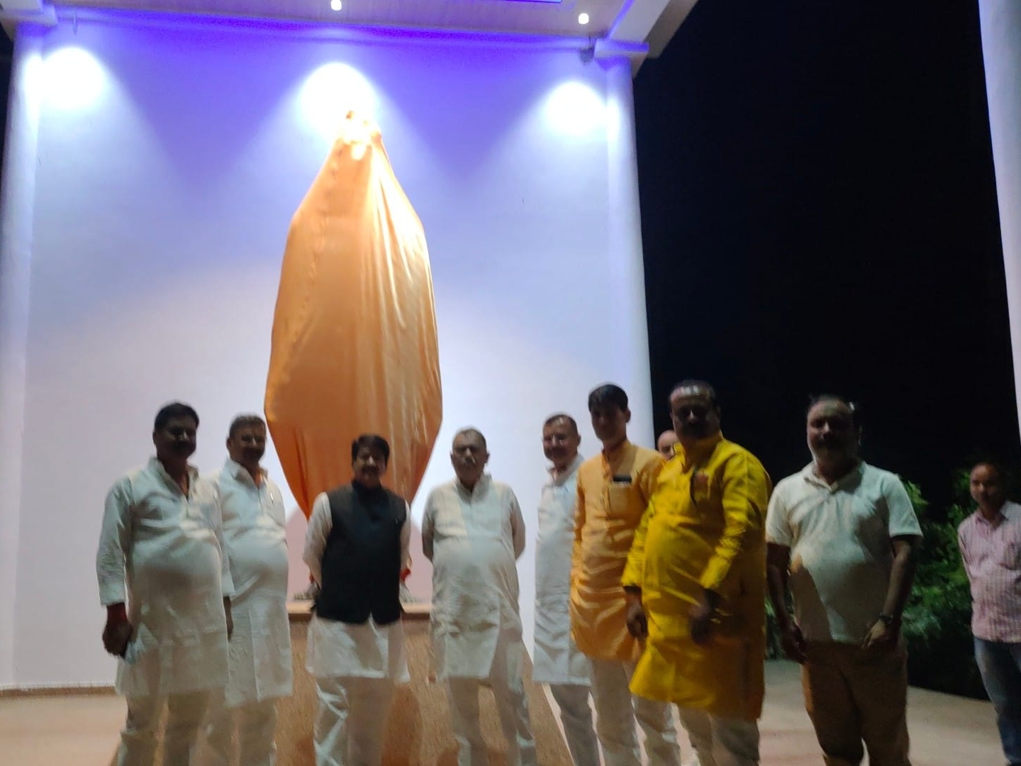 The statue of former Prime Minister Chandrashekhar will be unveiled ...