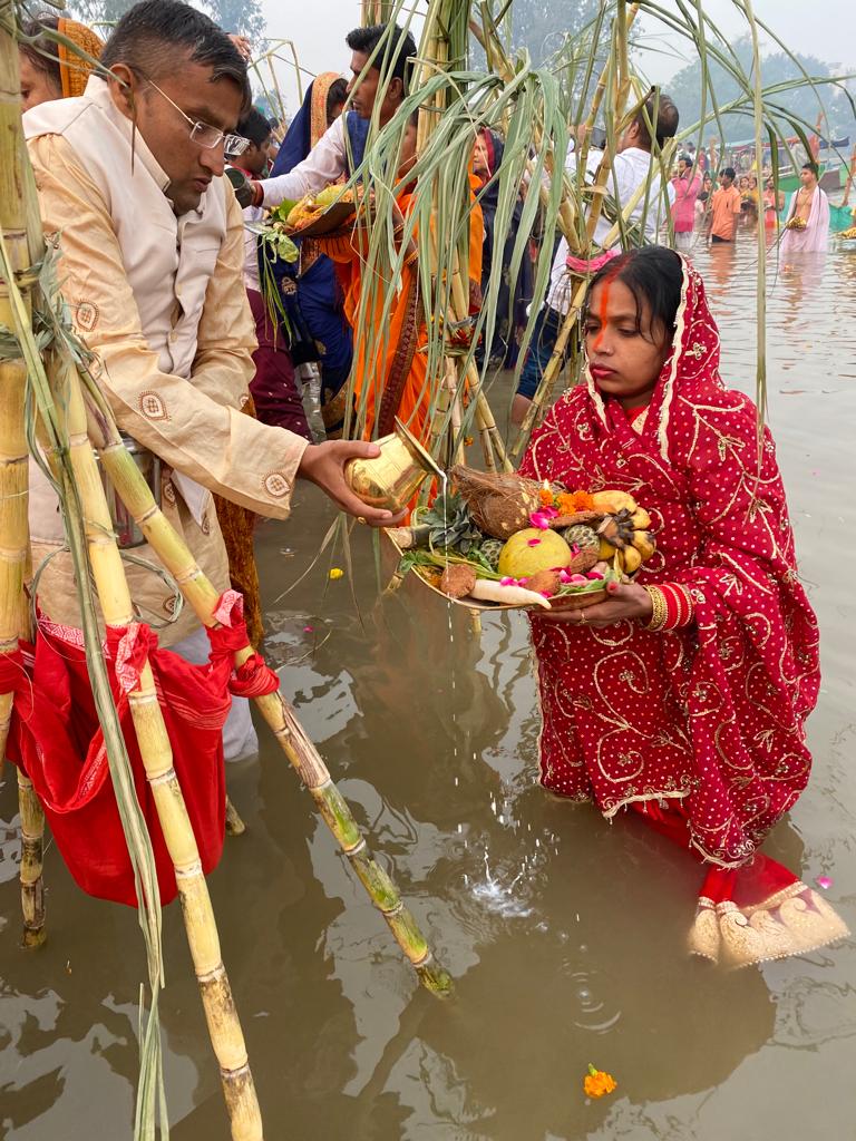 Chhath Puja festival ended with offering Arghya to the rising sun | छठ ...