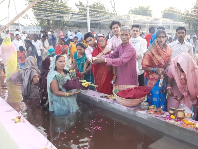 Municipality decorated the Ghat of Khari River, people celebrated the ...