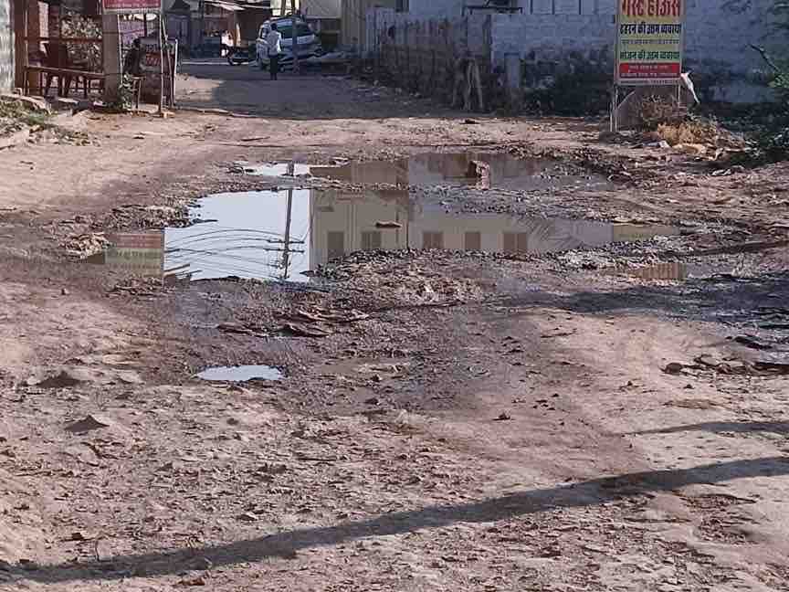 Dirty water is filled in the pits, people are getting upset due to ...