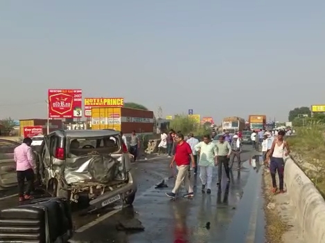 Diesel spilled on the highway due to diesel tank explosion, two people ...