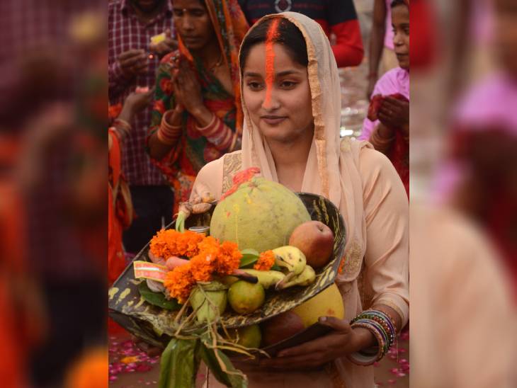 See Noida's Chhath in 10 photos Hundreds of devotees offered Arghya to ...