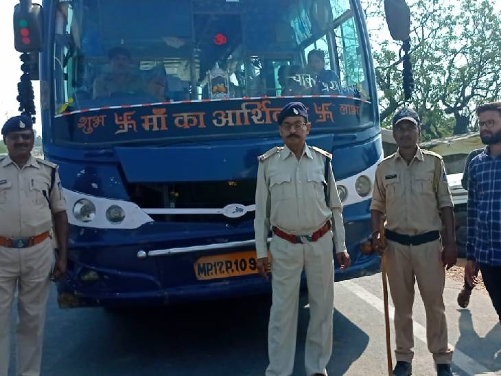 Rapid action of police and transport department in Rewa | पुलिस व ...