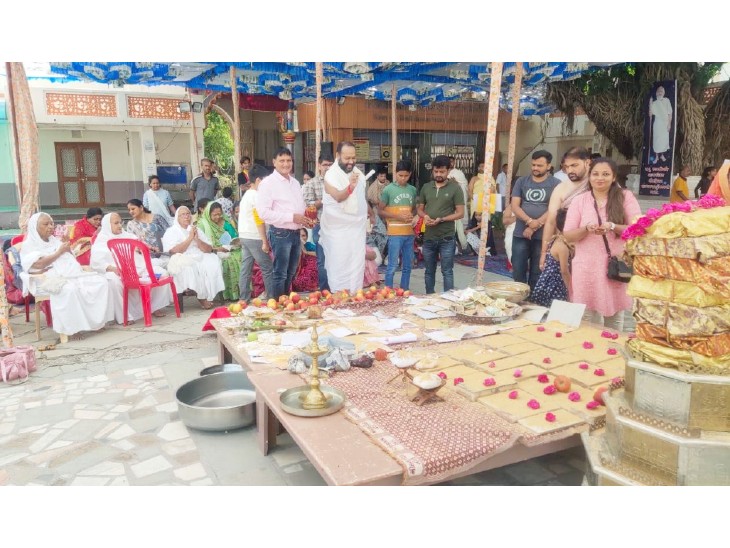 Gyan Panchami worshiped in Mohankheda Mahatirth | आदिनाथ भगवान व दादा ...