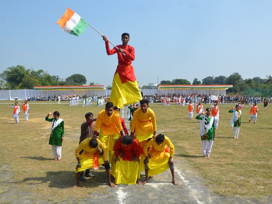 Cultural program and PT held at Police Parade Ground | बालाघाट में ...