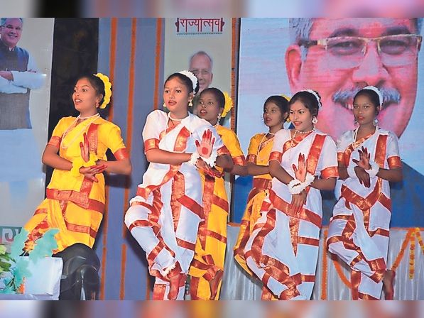 Traditional folk art of Chhattisgarh was celebrated on Rajyotsav ...