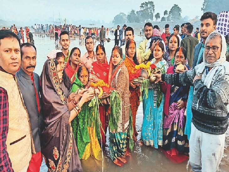 Chhath Mahaparva celebrated with faith in Tandwa | चार दिवसीय महापर्व ...