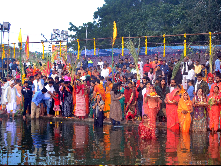 Arghya offered to Lord Surya with cow's milk, sought blessings of ...