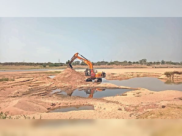 Only 19 sand ghats have been approved, the case of 2 ghats in the city ...