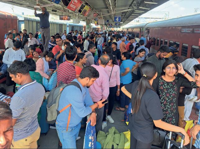 Still the challenge of crowd control, crowds are rising as soon as the ...