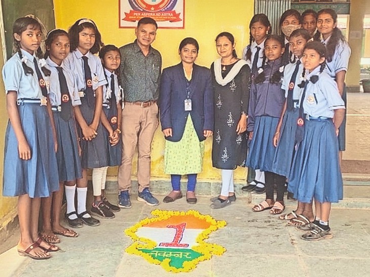 State Foundation Day celebrated in Atmanand School | आयोजन: आत्मानंद ...