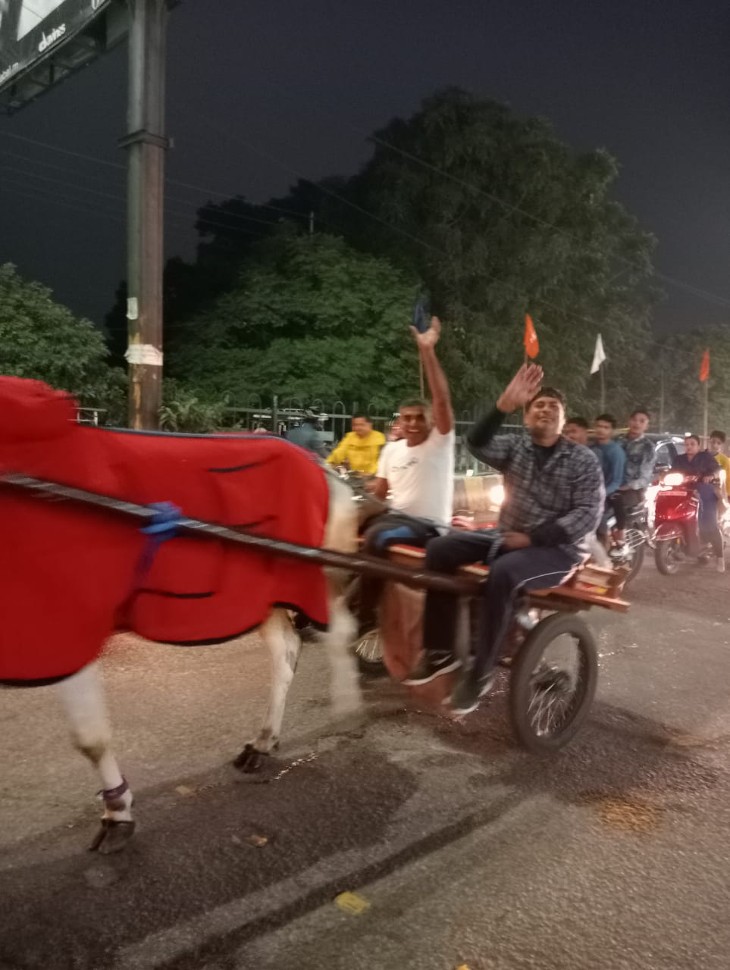 Mundasa, decorated bullock cart and placard of Pakistan Murdabad on the ...