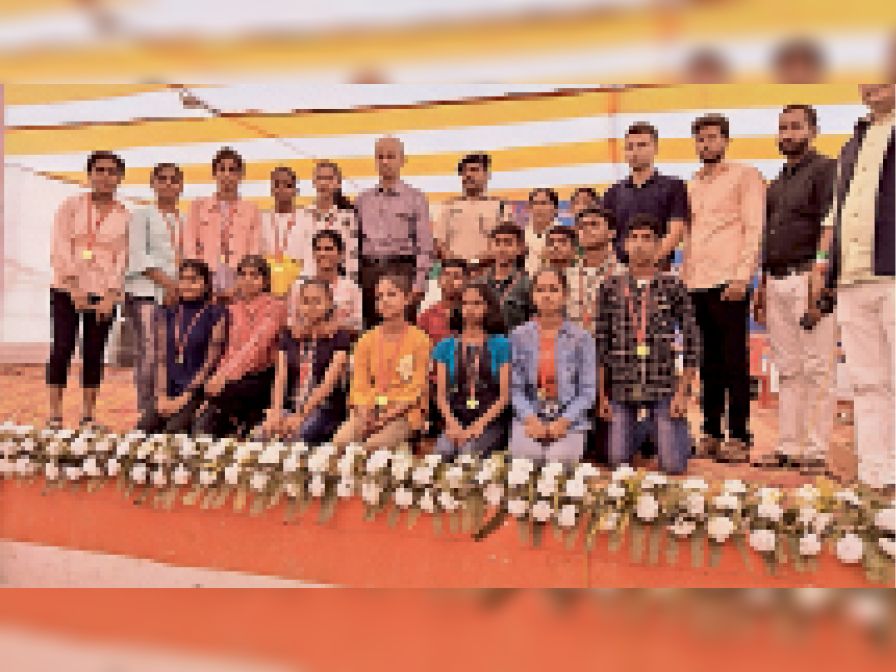 शहीद लेफ्टिनेंट ऋषि रंजन की प्रथम पुण्यतिथि जीडी कॉलेज में आयोजित ...