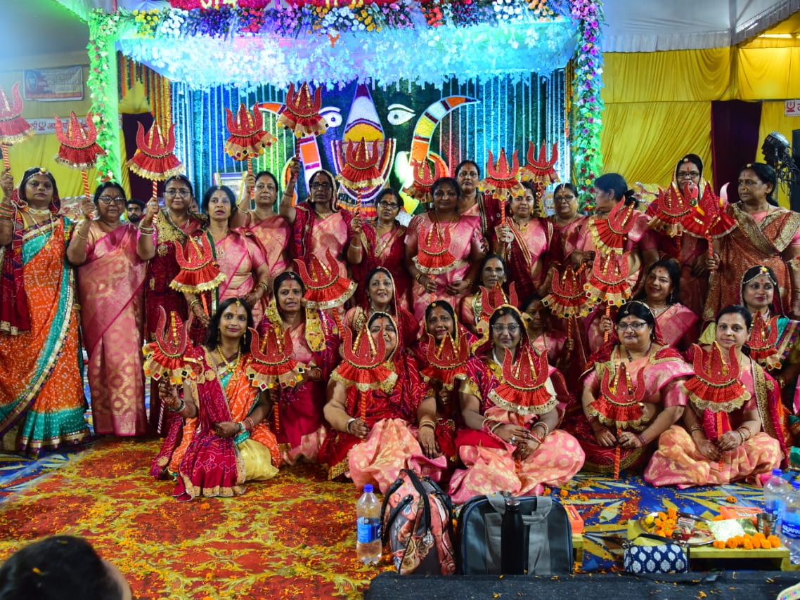 Famous artists enthralled with songs and hymns, 201 women did Mangal ...