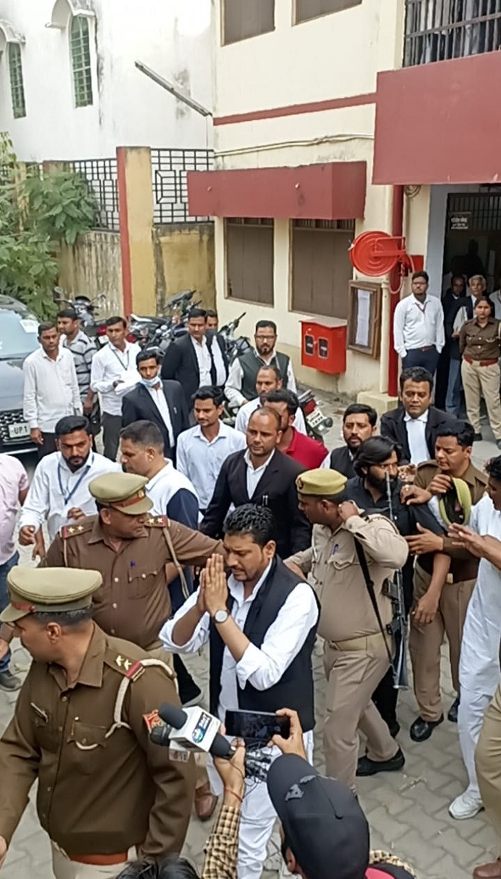 Appeared in the MP / MLA Court of Saharanpur in the 10-year-old case ...