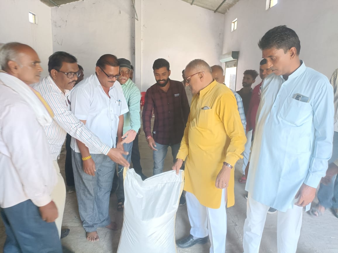 Cash fertilizer sales center started in Garoth, Bhanpura, Suwasra ...