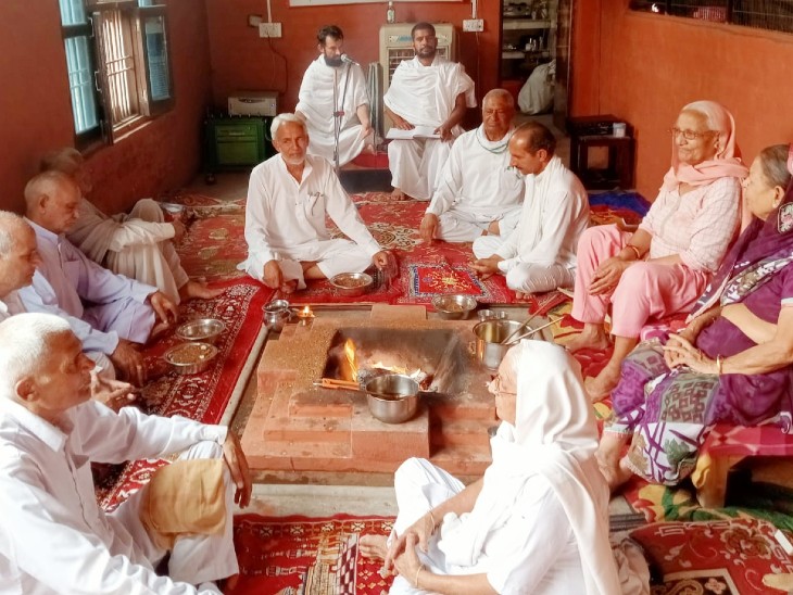 'Purification happens in the environment by performing yagya with cow's ...