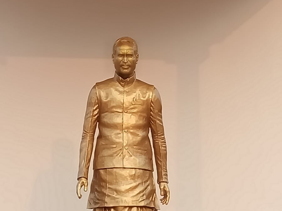 It felt as if Chandrashekhar ji was standing | ऐसा लगा, जैसे चंद्रशेखर ...