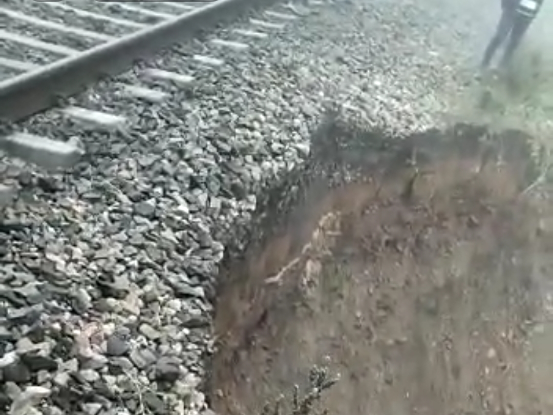 Sandy soil along the railway line in Sonbhadra